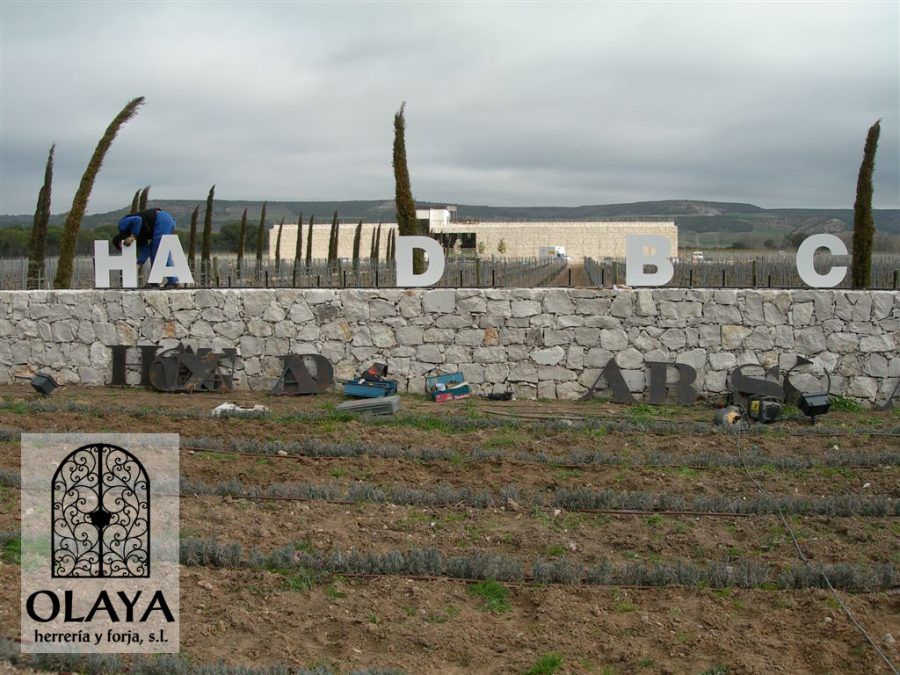 Rótulo Lacado para Bodega - Olaya Forja Madrid